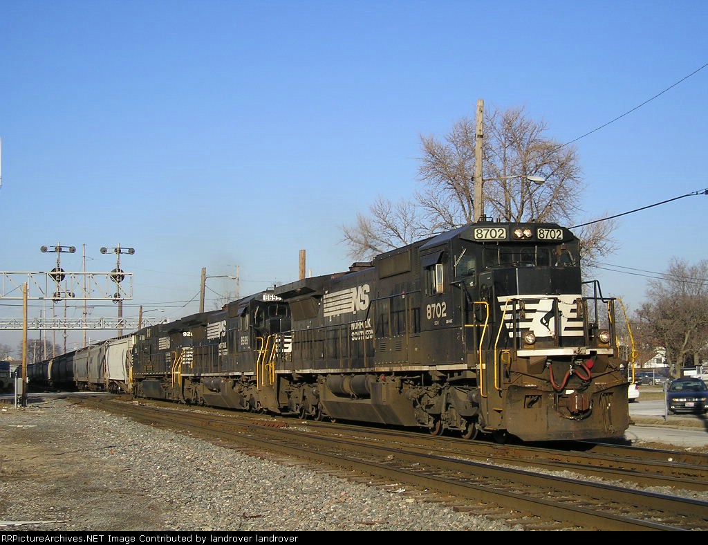 NS 8702 On NS 57 G Eastbound